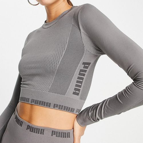 Puma | Evoknit seamless long sleeve crop top in charcoal-Grey | Realry
