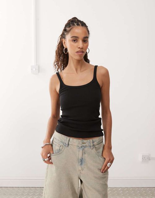 Weekday | Close fitted tank top in black | Realry