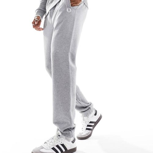 Fred Perry | loopback sweatpants in gray | Realry
