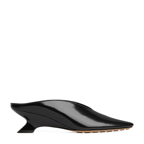 Bottega Veneta | Bottega Veneta Vinyl Jet Mules 50 | Realry